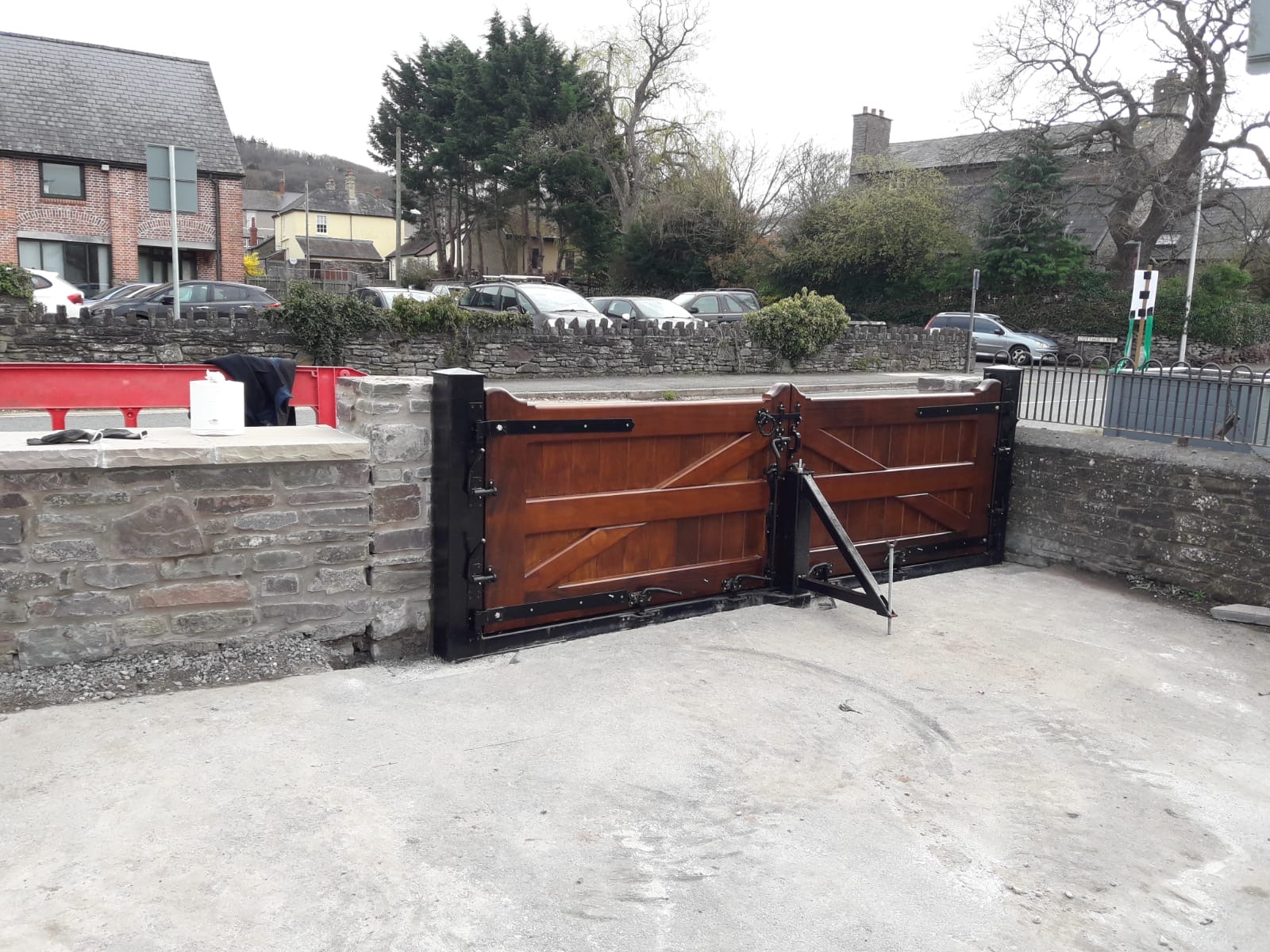 Timber Flood Gates - Lakeside Flood Solutions UAE